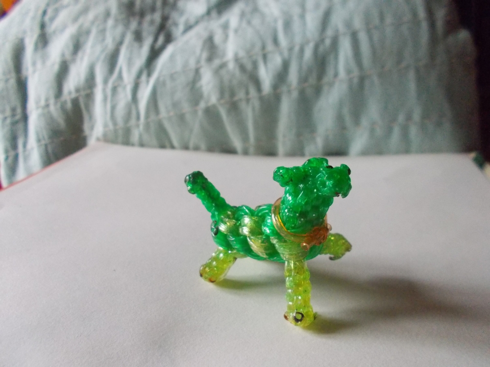 chien vert | L'Art des Scoubidous